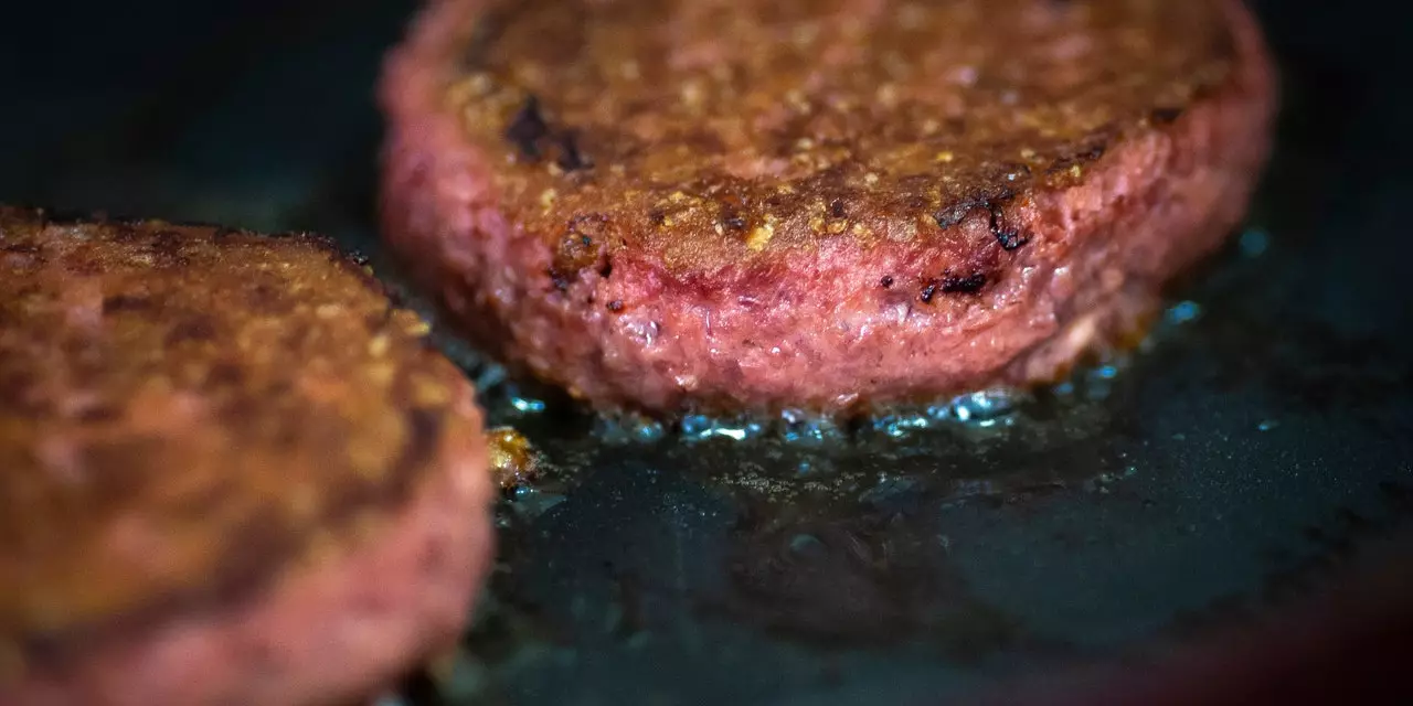 Как невъзможните храни и отвъд месото убедиха любителите на месото да ядат растителни бургери
