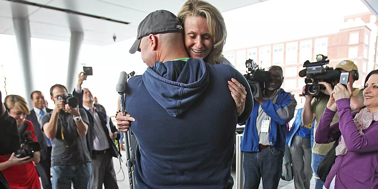 Esta sobreviviente del bombardeo de la maratón de Boston se casará con el hombre que la rescató
