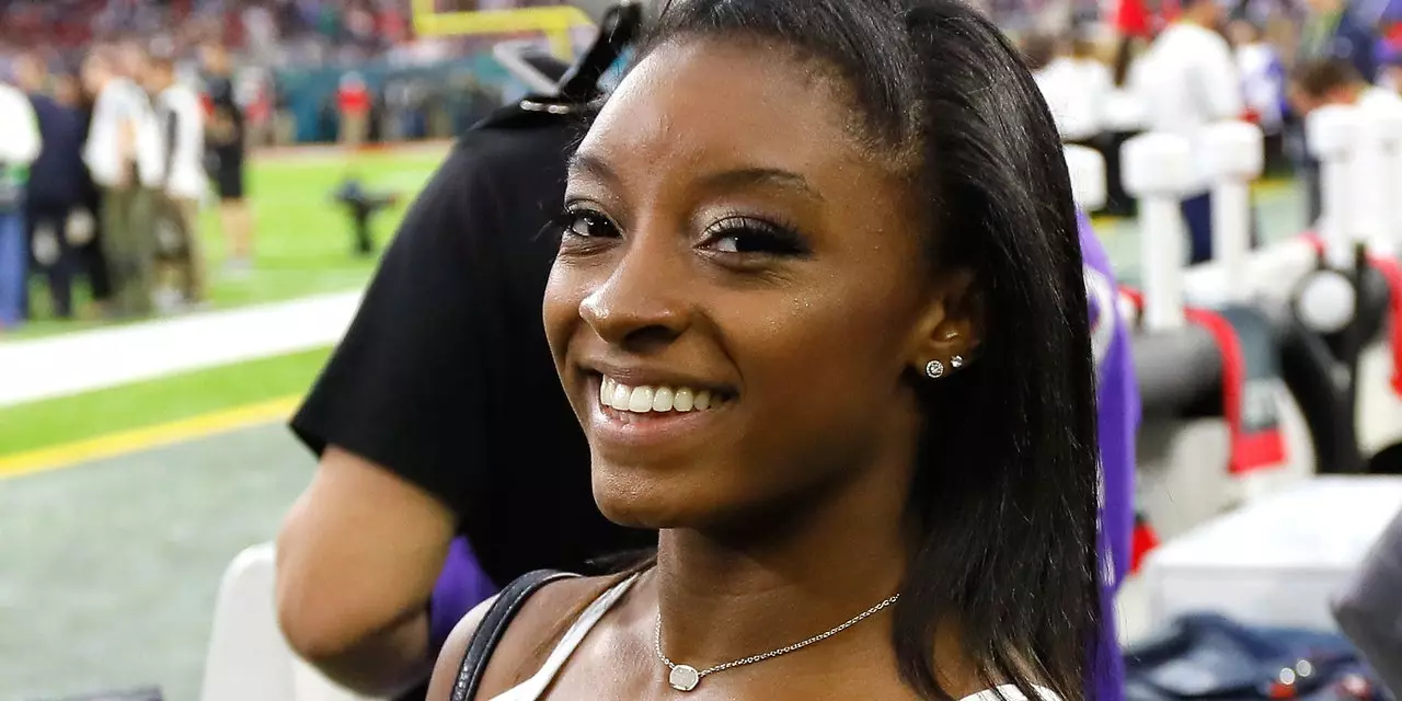 Simone Biles ir Shaq United atneš mums geriausią Super Bowl nuotrauką