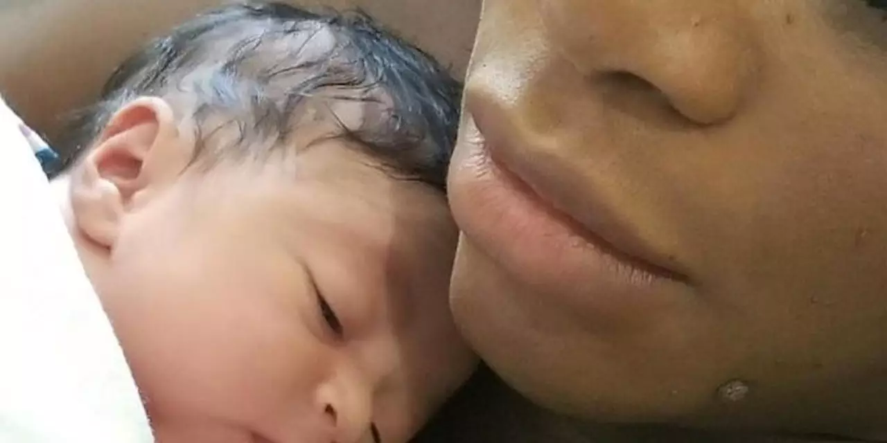 Serena Williams Just បានចែករំលែក រូបថត របស់ First Baby Girl