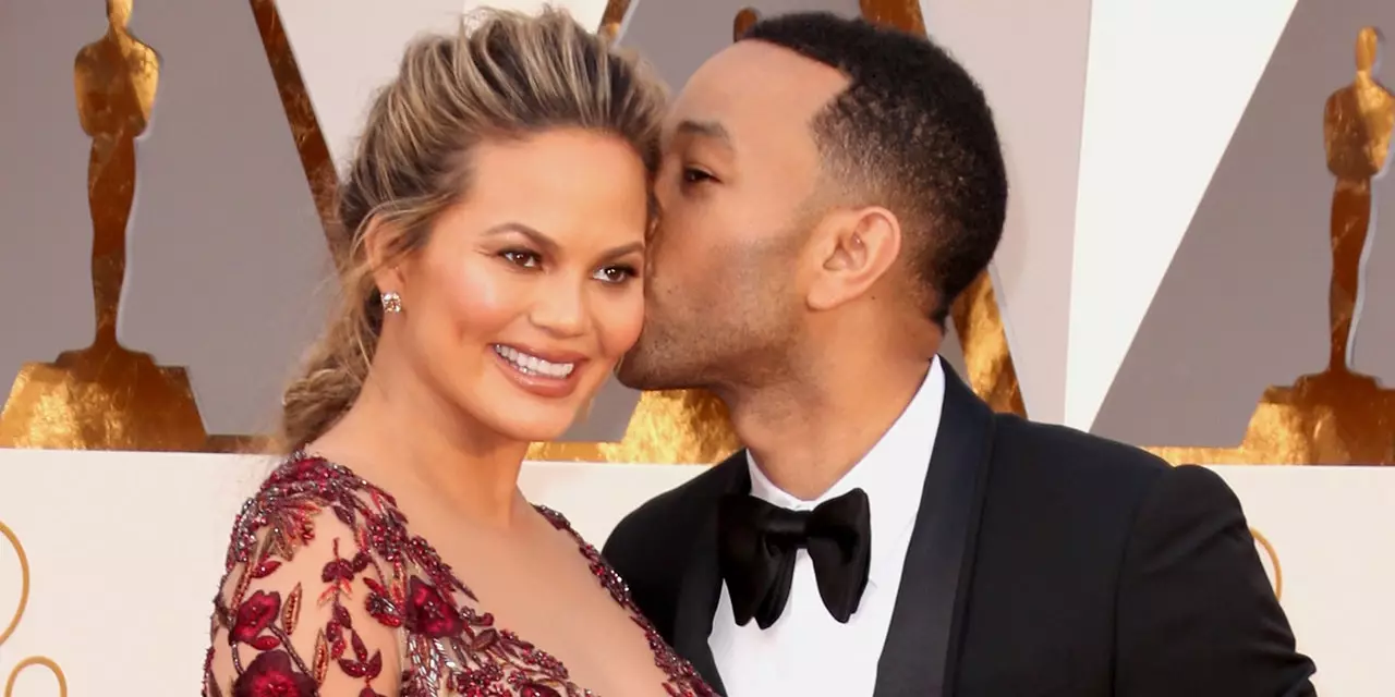 John Legend na-erubere Chrissy Teigen's Epic Twitter nri