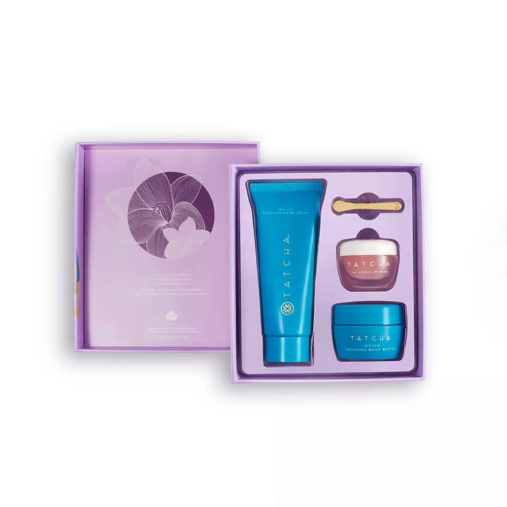Tatcha Calming + Soothing Trio、紫色のパッケージに3つの美容製品が入っています