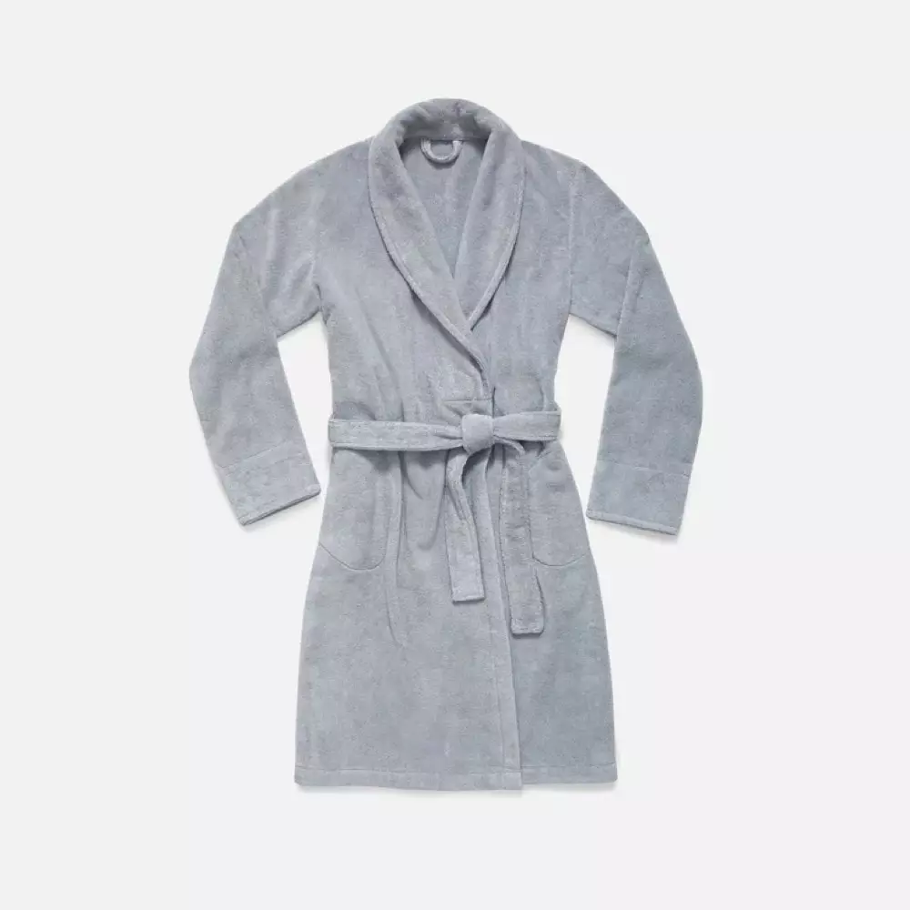 Brooklinen Super-Plush Robe ໃນສີເທົາອ່ອນ