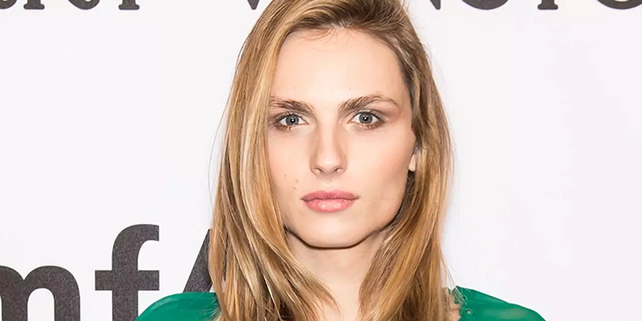 Modél Transgender Andreja Pejic Kakara Nyetak Sampul Majalah Pantun Utama