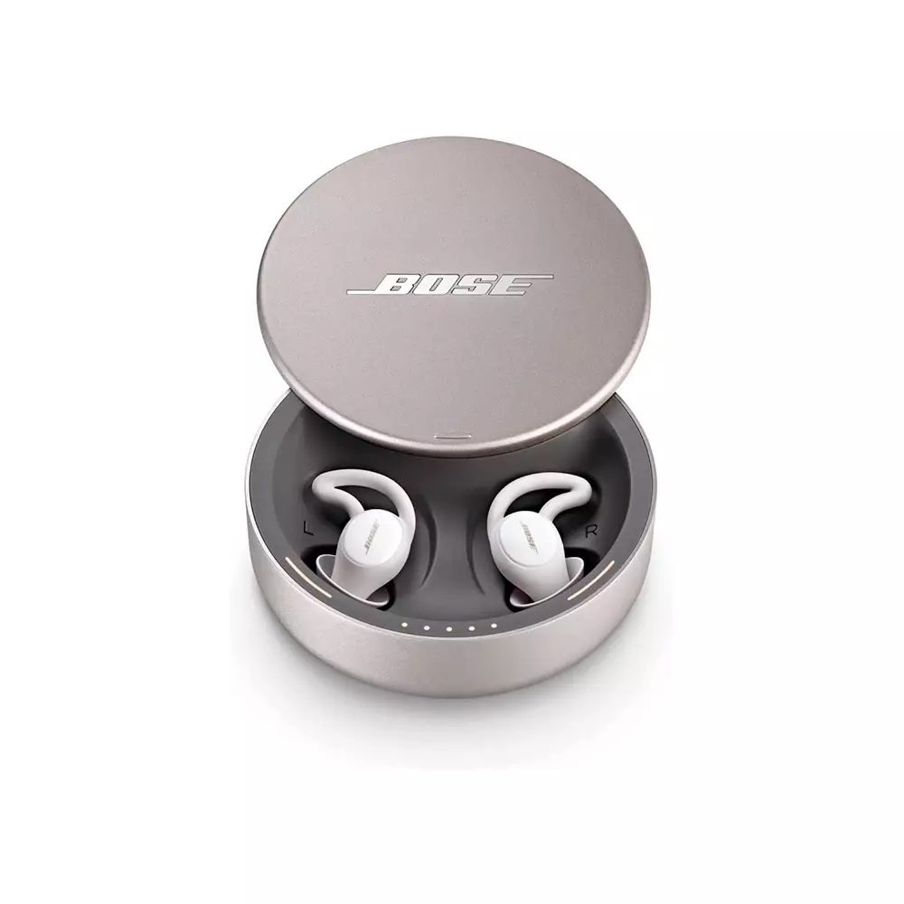 充電盒中的 Bose 耳塞